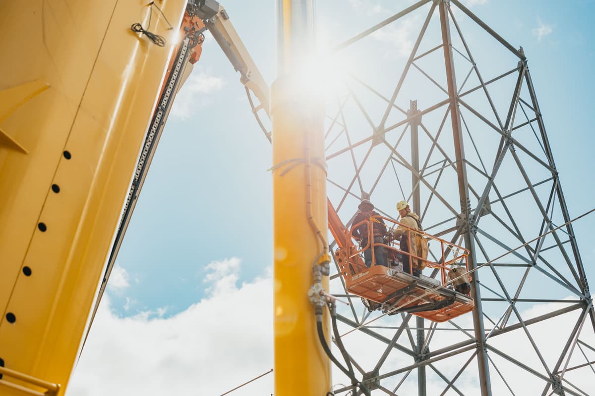 Lineman | Alaska Joint Electrical Apprenticeship & Training Trust